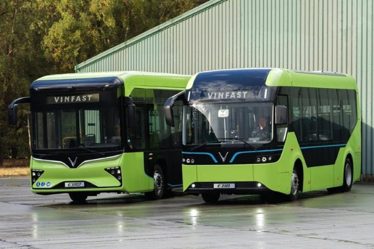 VinFast prezintă autobuzele urbane electrice EB 12 și EB 8 - TruckNews